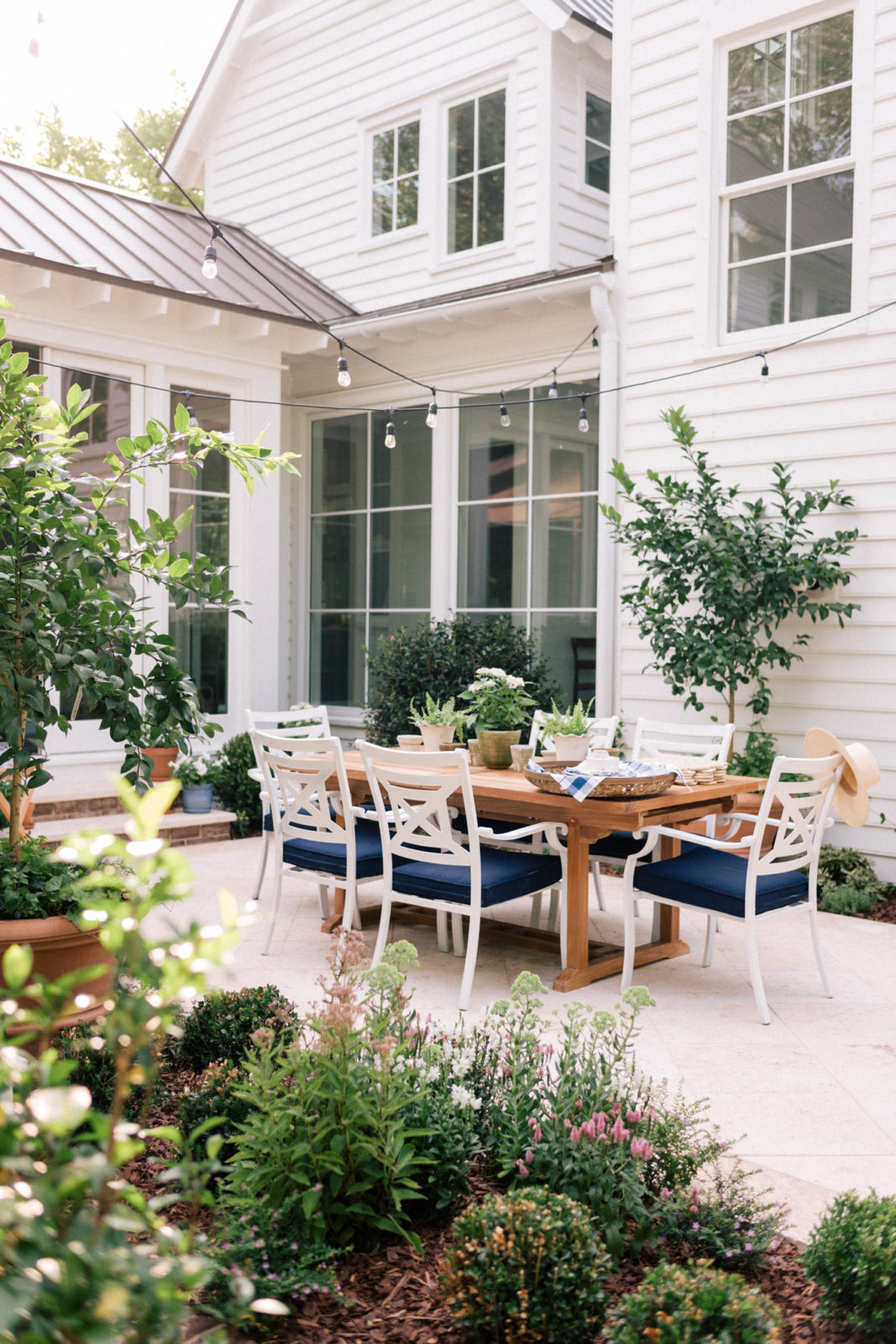 11 Favorite Summer Outdoor Vignettes | Home | She Gave It A Go