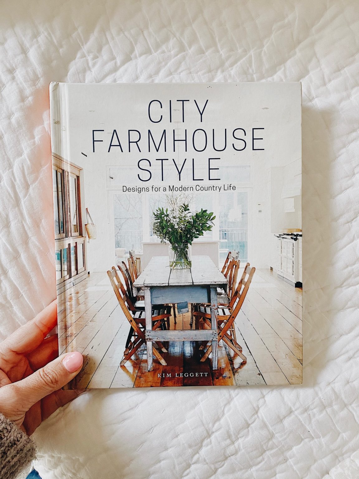 5 Farmhouse Decor Books We Love - She Gave It A Go