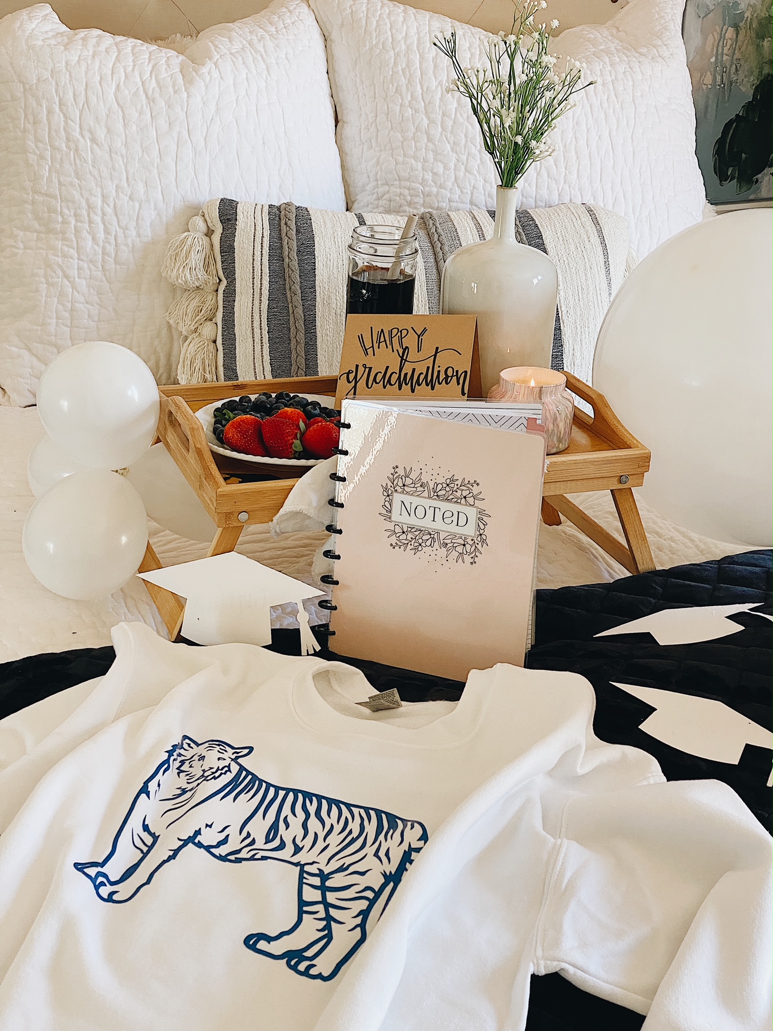 Teen Girl's Bedroom Decor Ideas to Celebrate their Graduation | She ...