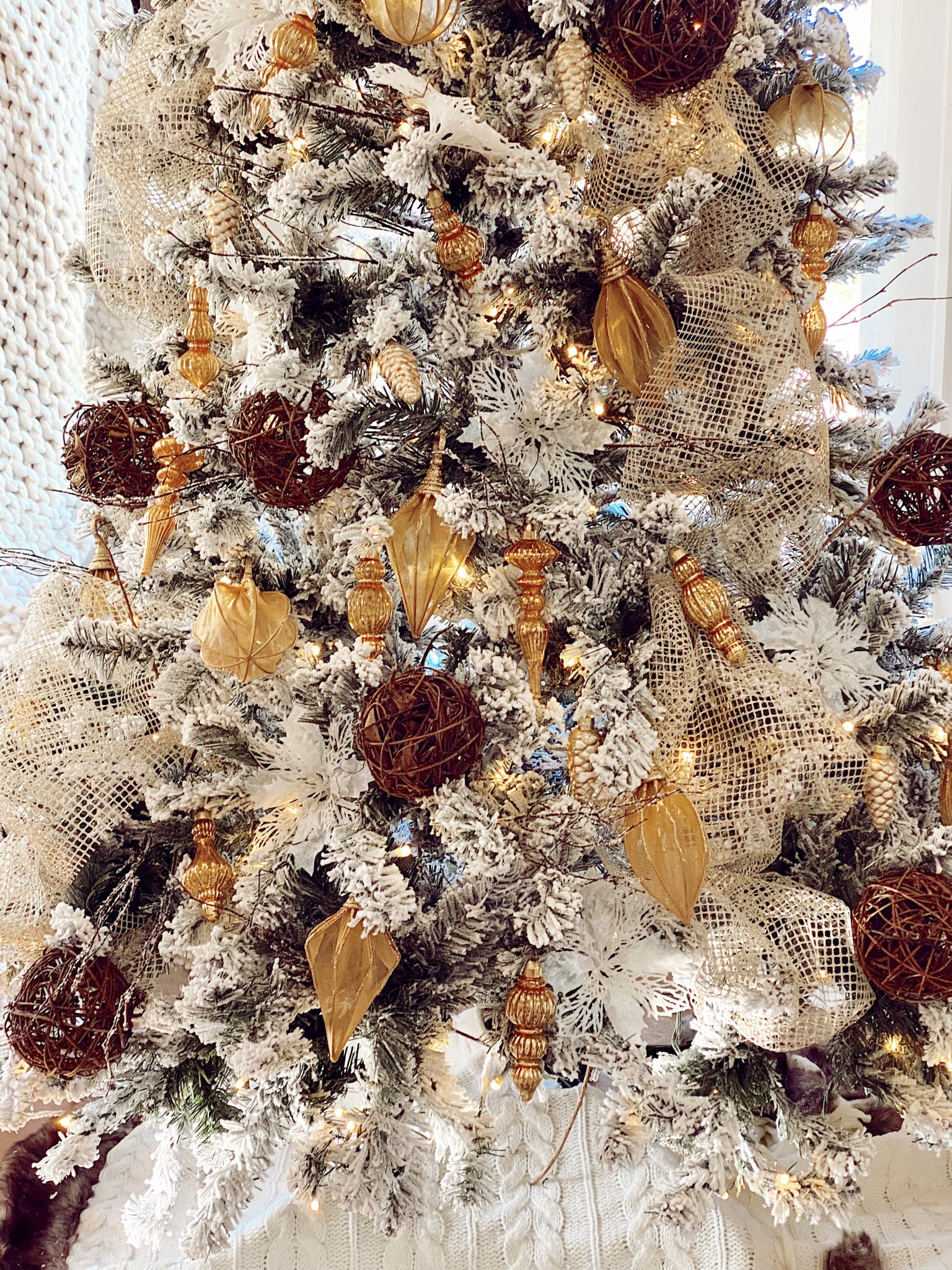 How To Decorate The Perfect Christmas Tree | She Gave It A Go