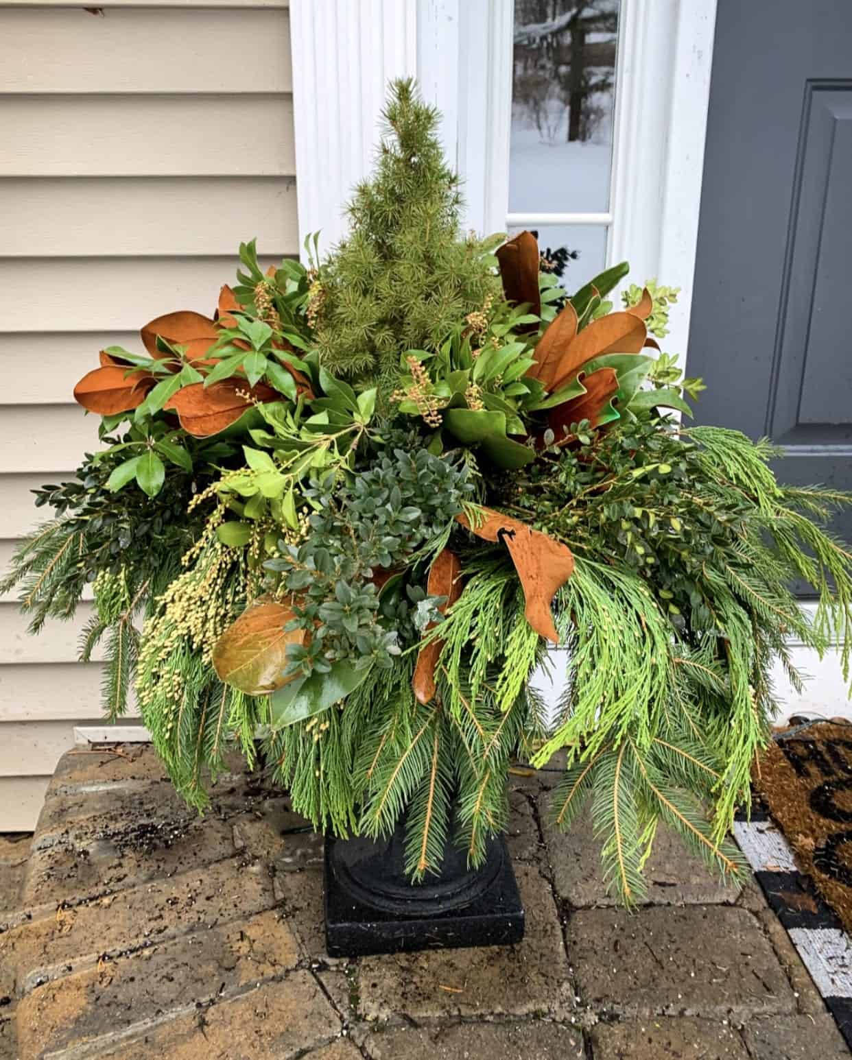 How To Use Winter Greenery In Your Home (Indoor And Outdoor Ideas ...