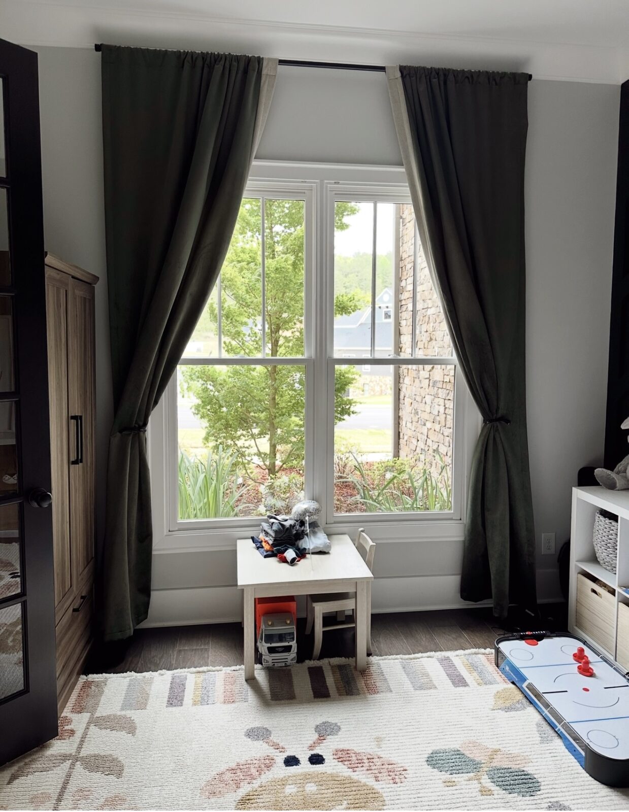 Cozy & Stylish Moody Modern Rustic Sitting Room Makeover Ideas